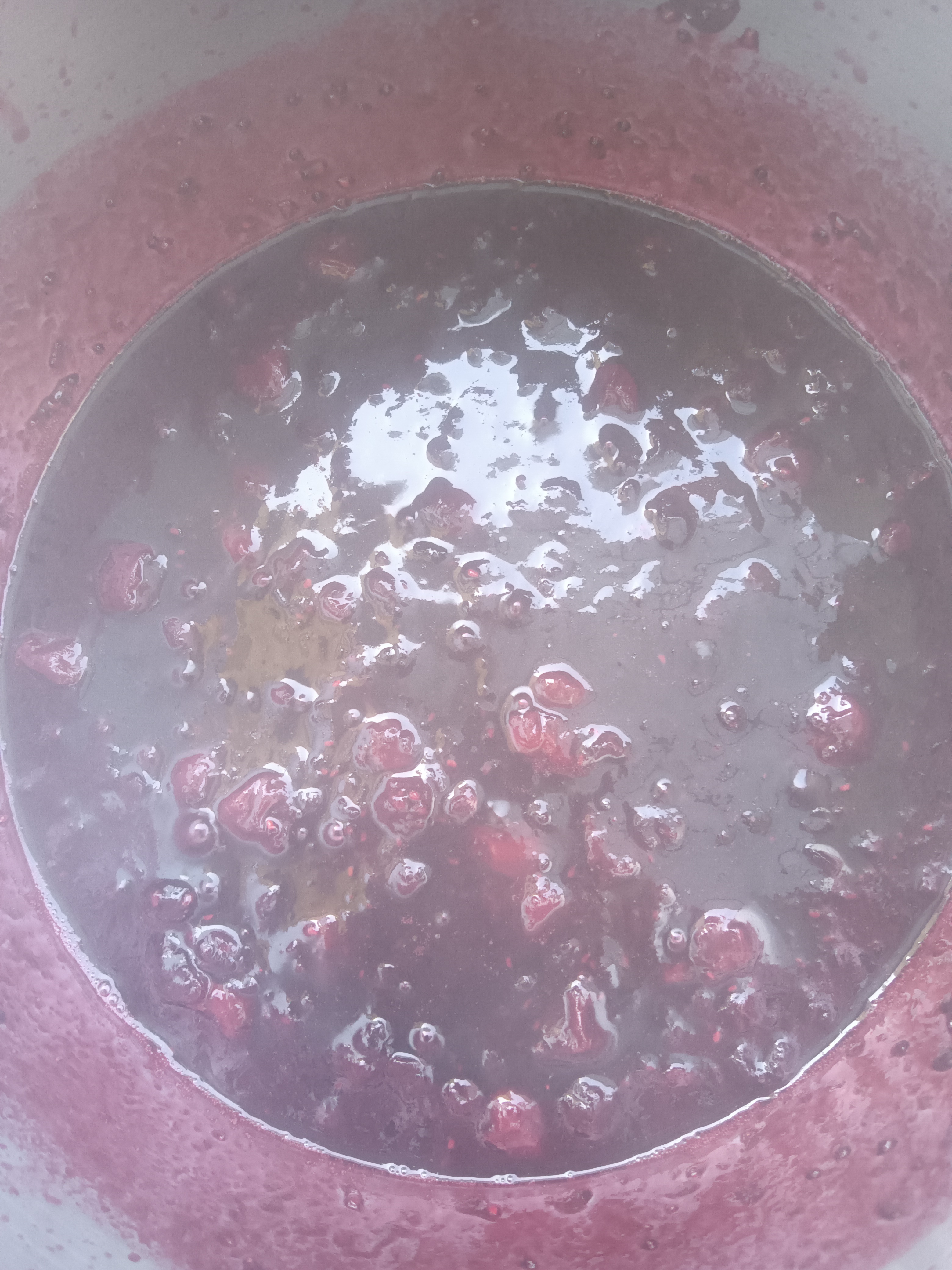 Dulceață de mix de fructe de pădure cu căpșuni și vișine – Gătind la ...